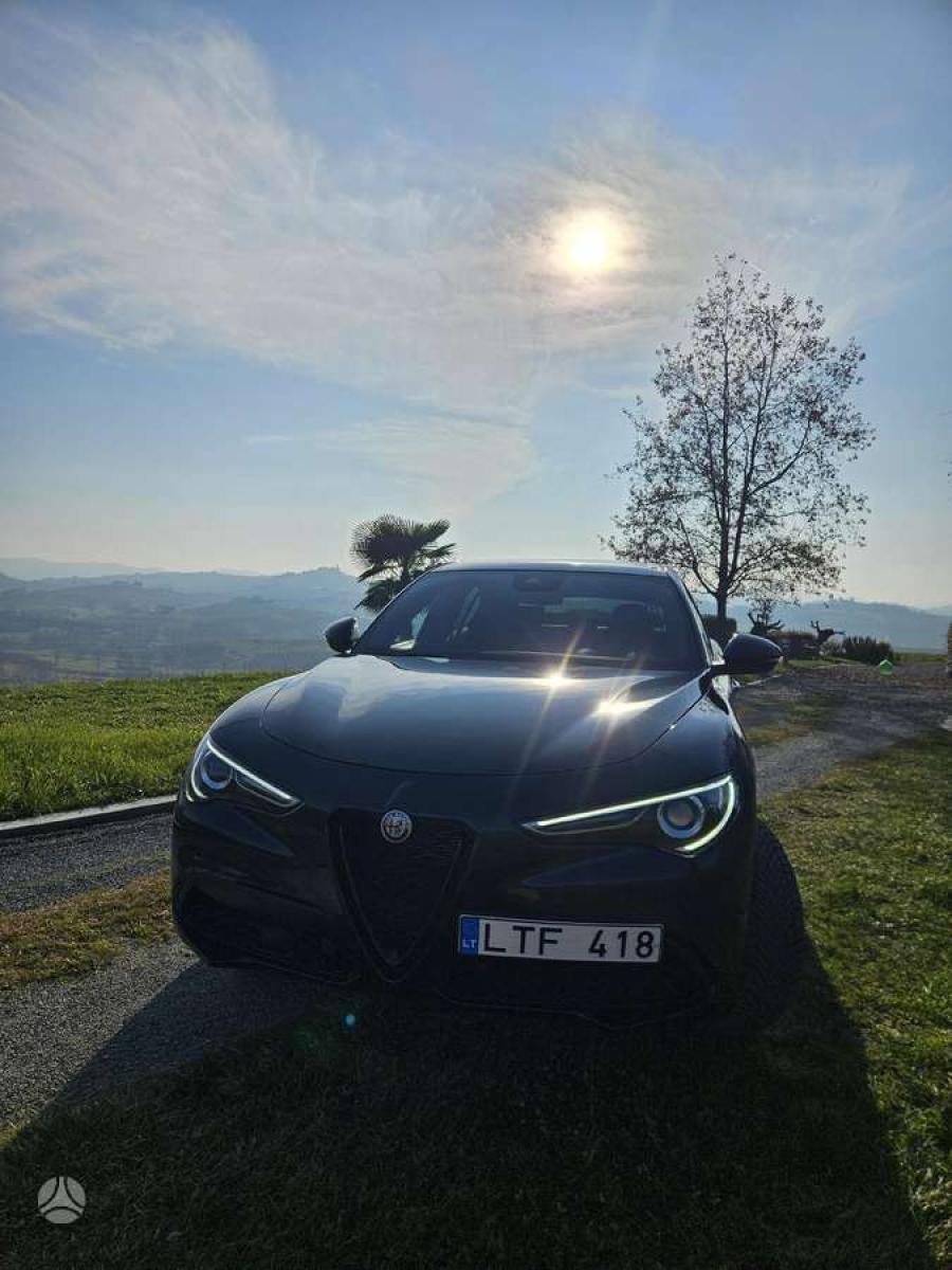 Black Alfa Romeo Stelvio 2021 in Vilnius, with an engine capacity of 2.00 L and mileage of 122 thousand km for 28000 €, photo 2 on AUTOMOTO.COM.LV