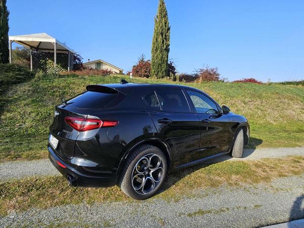 Melns Alfa Romeo Stelvio 2021 Viļņa, ar dzinēja tilpumu 2.00 L un nobraukumu 122 tūkst. km par 28000 €, foto 6 vietnē AUTOMOTO.COM.LV