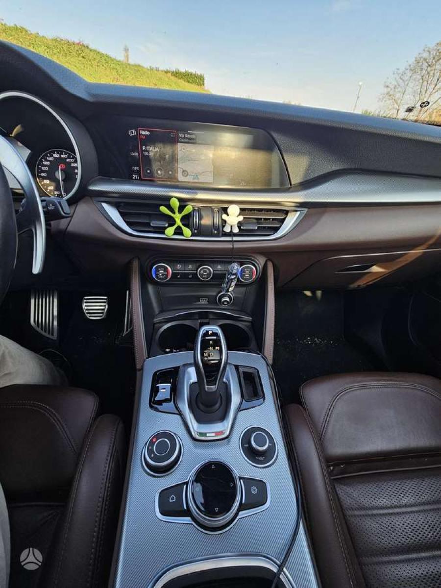 Black Alfa Romeo Stelvio 2021 in Vilnius, with an engine capacity of 2.00 L and mileage of 122 thousand km for 28000 €, photo 17 on AUTOMOTO.COM.LV