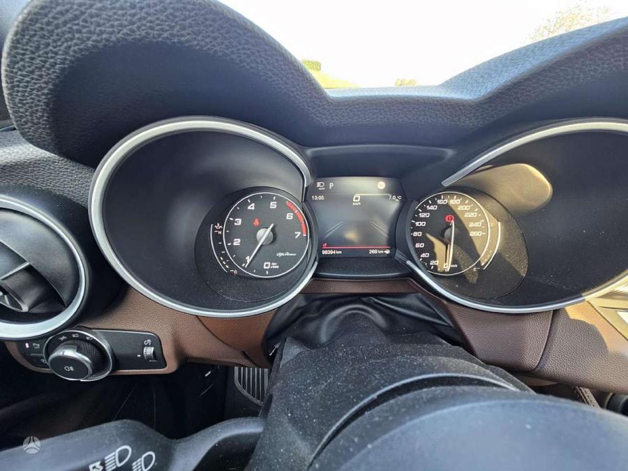 Black Alfa Romeo Stelvio 2021 in Vilnius, with an engine capacity of 2.00 L and mileage of 122 thousand km for 28000 €, photo 18 on AUTOMOTO.COM.LV