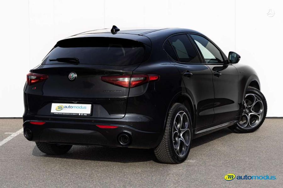 Black Alfa Romeo Stelvio 2021 in Vilnius, with an engine capacity of 2.00 L and mileage of 124 thousand km for 29900 €, photo 2 on AUTOMOTO.COM.LV