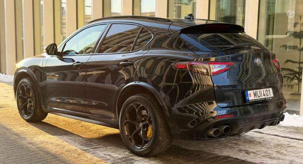 Black Alfa Romeo Stelvio 2021 in Vilnius, with an engine capacity of 2.89 L and mileage of 81 thousand km for 43900 €, photo 2 on AUTOMOTO.COM.LV