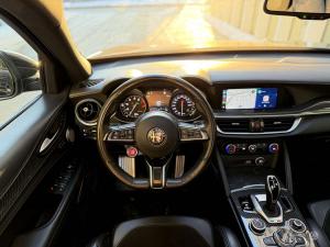 Melns Alfa Romeo Stelvio 2021 Viļņa, ar dzinēja tilpumu 2.89 L un nobraukumu 81 tūkst. km par 43900 €, foto 5 vietnē AUTOMOTO.COM.LV