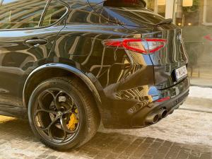 Melns Alfa Romeo Stelvio 2021 Viļņa, ar dzinēja tilpumu 2.89 L un nobraukumu 81 tūkst. km par 43900 €, foto 10 vietnē AUTOMOTO.COM.LV