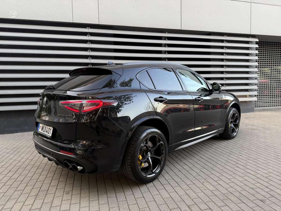 Melns Alfa Romeo Stelvio 2021 Viļņa, ar dzinēja tilpumu 2.89 L un nobraukumu 81 tūkst. km par 43900 €, foto 13 vietnē AUTOMOTO.COM.LV