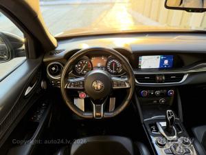 Black Alfa Romeo Stelvio 2021 in Riga, with an engine capacity of 2.89 L and mileage of 81 thousand km for 43900 €, photo 6 on AUTOMOTO.COM.LV