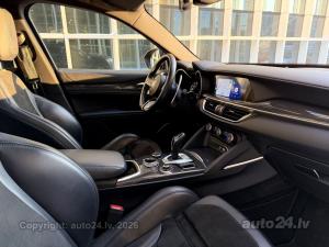 Black Alfa Romeo Stelvio 2021 in Riga, with an engine capacity of 2.89 L and mileage of 81 thousand km for 43900 €, photo 7 on AUTOMOTO.COM.LV