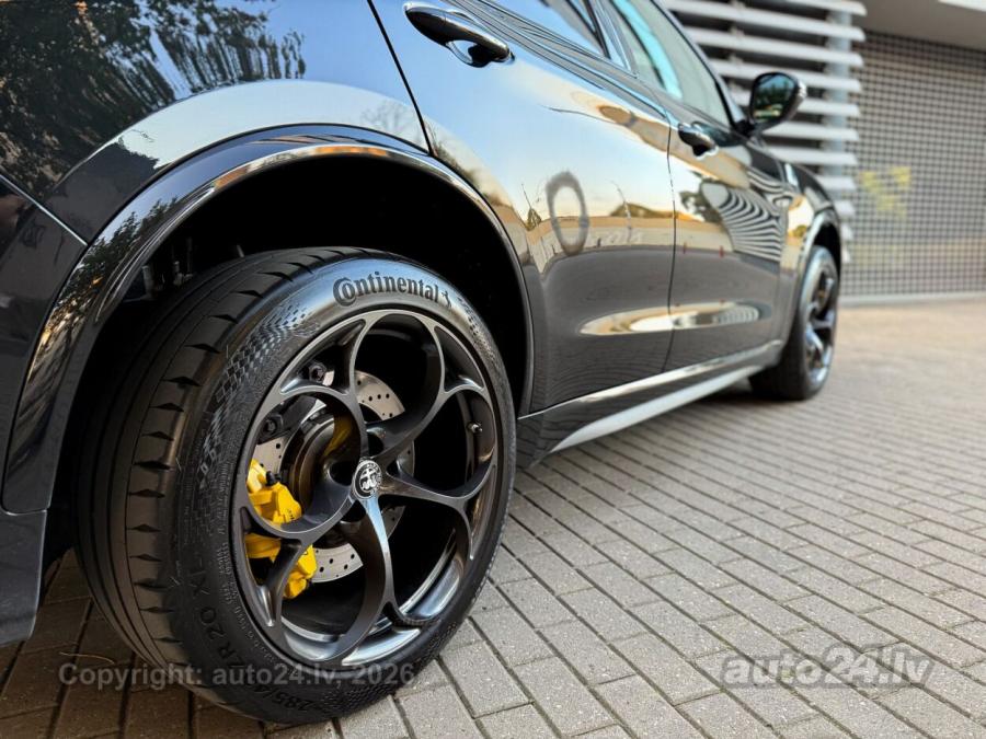 Black Alfa Romeo Stelvio 2021 in Riga, with an engine capacity of 2.89 L and mileage of 81 thousand km for 43900 €, photo 13 on AUTOMOTO.COM.LV