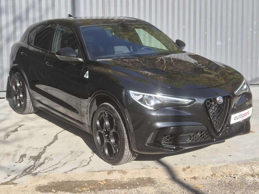 Melns Alfa Romeo Stelvio 2023 Viļņa, ar dzinēja tilpumu 2.89 L un nobraukumu 90 tūkst. km par 45900 €, foto 2 vietnē AUTOMOTO.COM.LV