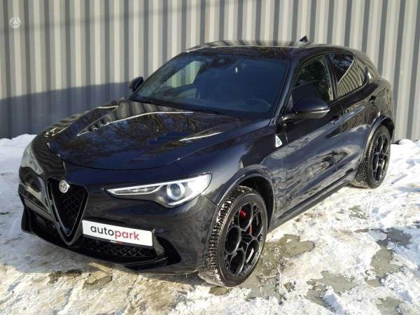 Melns Alfa Romeo Stelvio 2023 Viļņa, ar dzinēja tilpumu 2.89 L un nobraukumu 93 tūkst. km par 45900 €, foto 1 vietnē AUTOMOTO.COM.LV