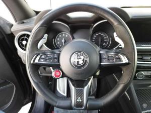 Black Alfa Romeo Stelvio 2023 in Vilnius, with an engine capacity of 2.89 L and mileage of 93 thousand km for 45900 €, photo 8 on AUTOMOTO.COM.LV