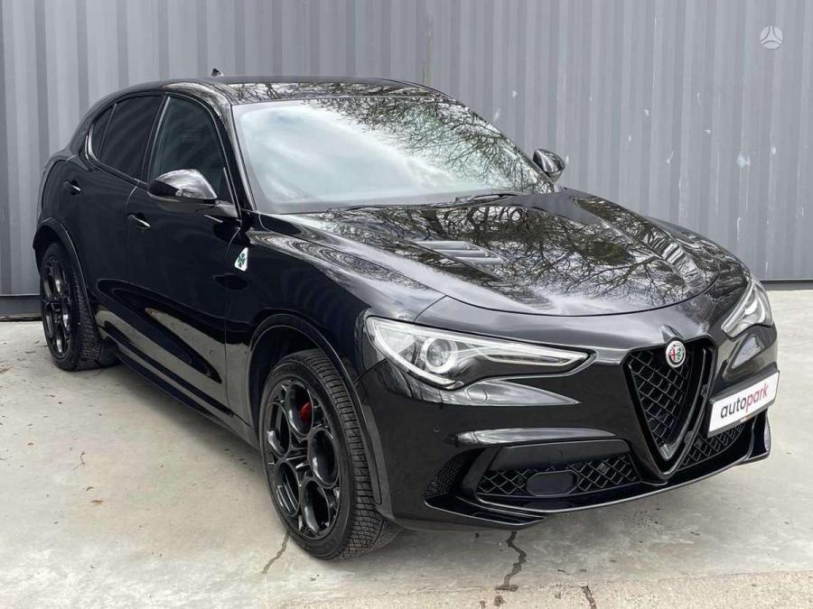Melns Alfa Romeo Stelvio 2023 Viļņa, ar dzinēja tilpumu 2.89 L un nobraukumu 93 tūkst. km par 43500 €, foto 3 vietnē AUTOMOTO.COM.LV