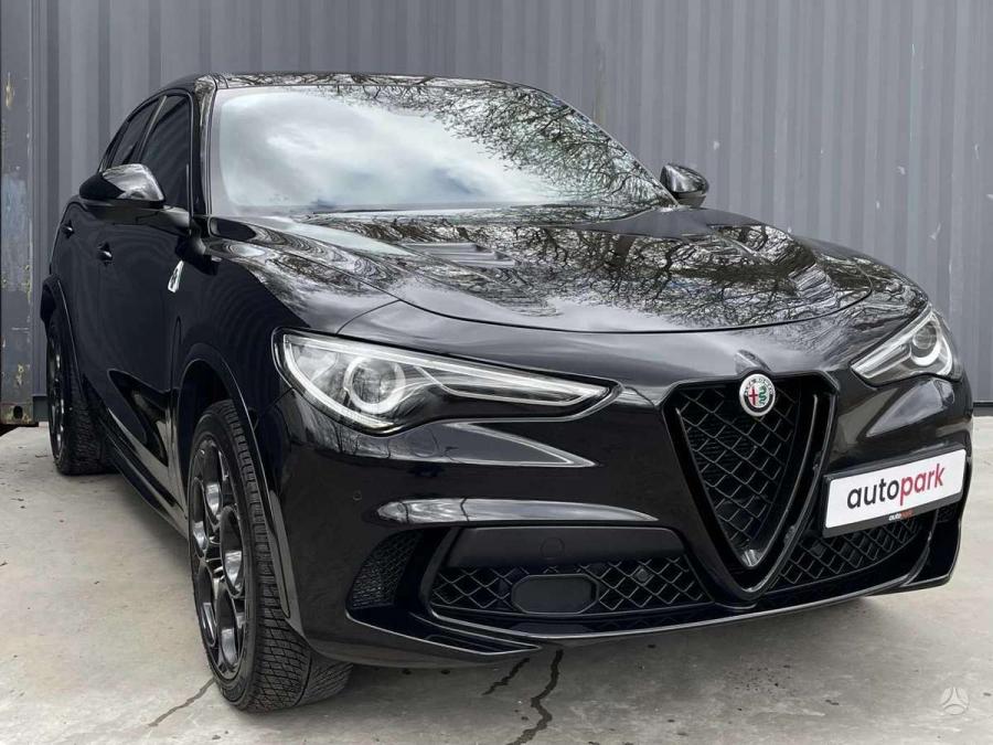 Melns Alfa Romeo Stelvio 2023 Viļņa, ar dzinēja tilpumu 2.89 L un nobraukumu 93 tūkst. km par 43500 €, foto 4 vietnē AUTOMOTO.COM.LV