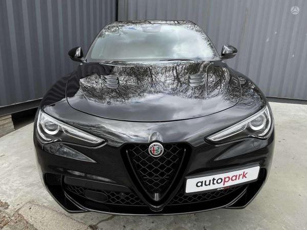 Melns Alfa Romeo Stelvio 2023 Viļņa, ar dzinēja tilpumu 2.89 L un nobraukumu 93 tūkst. km par 43500 €, foto 4 vietnē AUTOMOTO.COM.LV