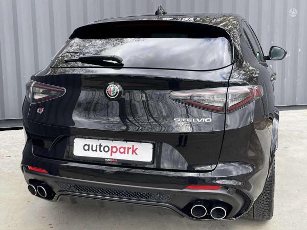 Melns Alfa Romeo Stelvio 2023 Viļņa, ar dzinēja tilpumu 2.89 L un nobraukumu 93 tūkst. km par 43500 €, foto 7 vietnē AUTOMOTO.COM.LV