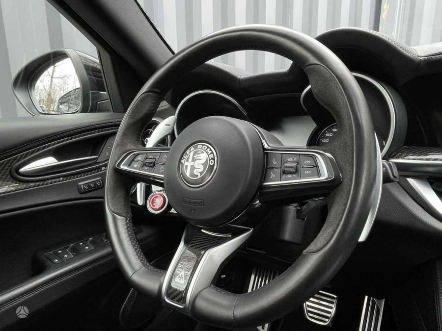 Melns Alfa Romeo Stelvio 2023 Viļņa, ar dzinēja tilpumu 2.89 L un nobraukumu 93 tūkst. km par 43500 €, foto 12 vietnē AUTOMOTO.COM.LV