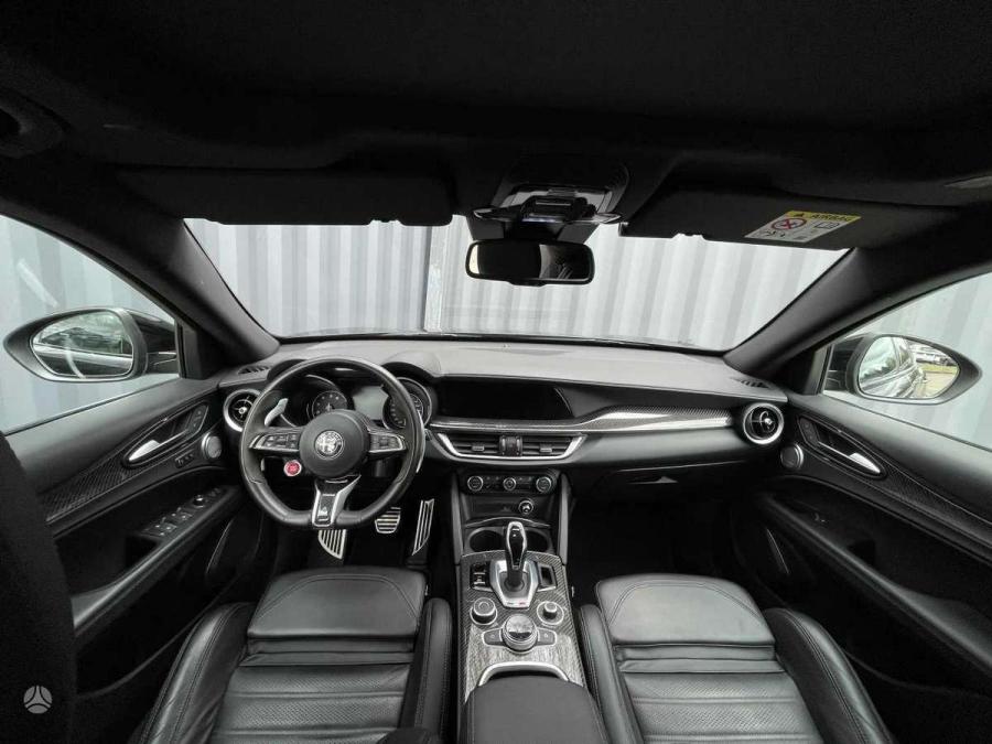 Melns Alfa Romeo Stelvio 2023 Viļņa, ar dzinēja tilpumu 2.89 L un nobraukumu 93 tūkst. km par 43500 €, foto 13 vietnē AUTOMOTO.COM.LV
