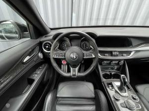 Melns Alfa Romeo Stelvio 2023 Viļņa, ar dzinēja tilpumu 2.89 L un nobraukumu 93 tūkst. km par 43500 €, foto 19 vietnē AUTOMOTO.COM.LV
