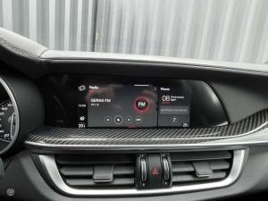 Melns Alfa Romeo Stelvio 2023 Viļņa, ar dzinēja tilpumu 2.89 L un nobraukumu 93 tūkst. km par 43500 €, foto 21 vietnē AUTOMOTO.COM.LV