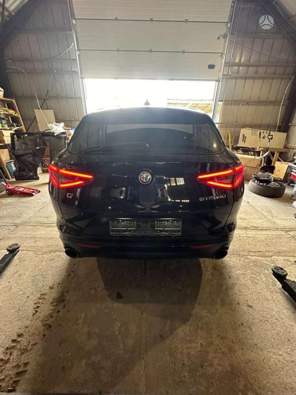 Melns Alfa Romeo Stelvio 2024 Klaipėda, ar dzinēja tilpumu 2.14 L un nobraukumu 41 tūkst. km par 9500 €, foto 3 vietnē AUTOMOTO.COM.LV