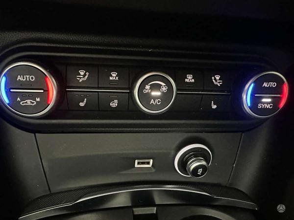 Melns Alfa Romeo Stelvio 2024 Klaipėda, ar dzinēja tilpumu 2.14 L un nobraukumu 41 tūkst. km par 9500 €, foto 10 vietnē AUTOMOTO.COM.LV