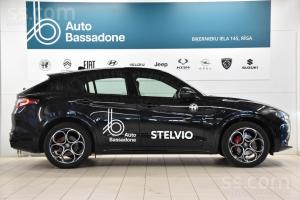 Melns Alfa Romeo Stelvio 2024 Rīga, ar dzinēja tilpumu 2.00 L un nobraukumu 6 tūkst. km par 52990 €, foto 4 vietnē AUTOMOTO.COM.LV