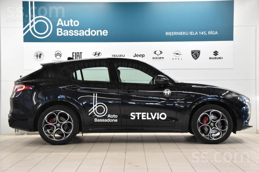 Melns Alfa Romeo Stelvio 2024 Rīga, ar dzinēja tilpumu 2.00 L un nobraukumu 6 tūkst. km par 52990 €, foto 4 vietnē AUTOMOTO.COM.LV