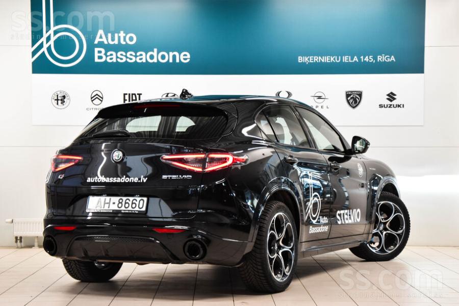 Melns Alfa Romeo Stelvio 2024 Rīga, ar dzinēja tilpumu 2.00 L un nobraukumu 6 tūkst. km par 52990 €, foto 5 vietnē AUTOMOTO.COM.LV
