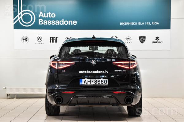 Melns Alfa Romeo Stelvio 2024 Rīga, ar dzinēja tilpumu 2.00 L un nobraukumu 6 tūkst. km par 52990 €, foto 6 vietnē AUTOMOTO.COM.LV