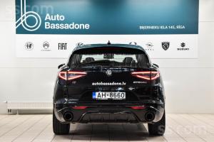 Melns Alfa Romeo Stelvio 2024 Rīga, ar dzinēja tilpumu 2.00 L un nobraukumu 6 tūkst. km par 52990 €, foto 6 vietnē AUTOMOTO.COM.LV