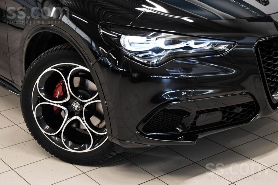 Melns Alfa Romeo Stelvio 2024 Rīga, ar dzinēja tilpumu 2.00 L un nobraukumu 6 tūkst. km par 52990 €, foto 8 vietnē AUTOMOTO.COM.LV