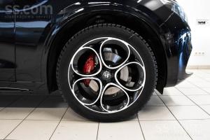 Melns Alfa Romeo Stelvio 2024 Rīga, ar dzinēja tilpumu 2.00 L un nobraukumu 6 tūkst. km par 52990 €, foto 10 vietnē AUTOMOTO.COM.LV