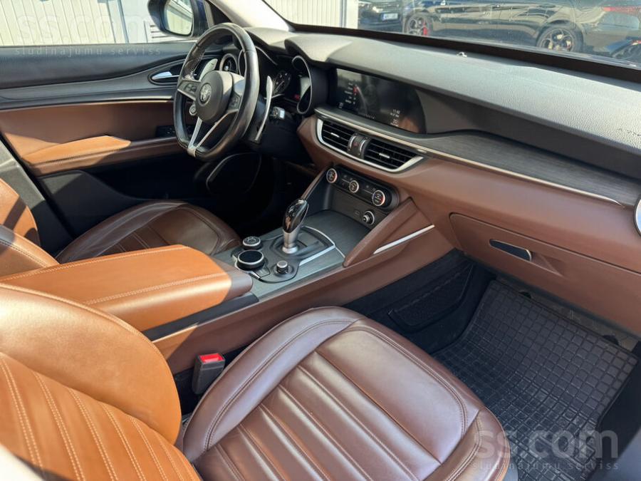 Zils Alfa Romeo Stelvio 2017 Rīga, ar dzinēja tilpumu 2.20 L un nobraukumu 106 tūkst. km par 19900 €, foto 13 vietnē AUTOMOTO.COM.LV