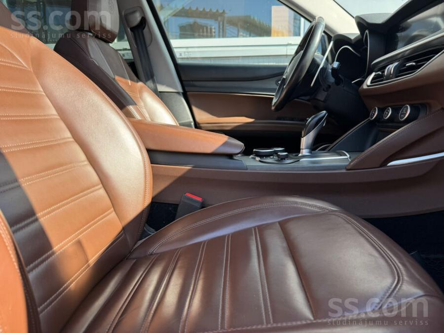 Zils Alfa Romeo Stelvio 2017 Rīga, ar dzinēja tilpumu 2.20 L un nobraukumu 106 tūkst. km par 19900 €, foto 16 vietnē AUTOMOTO.COM.LV