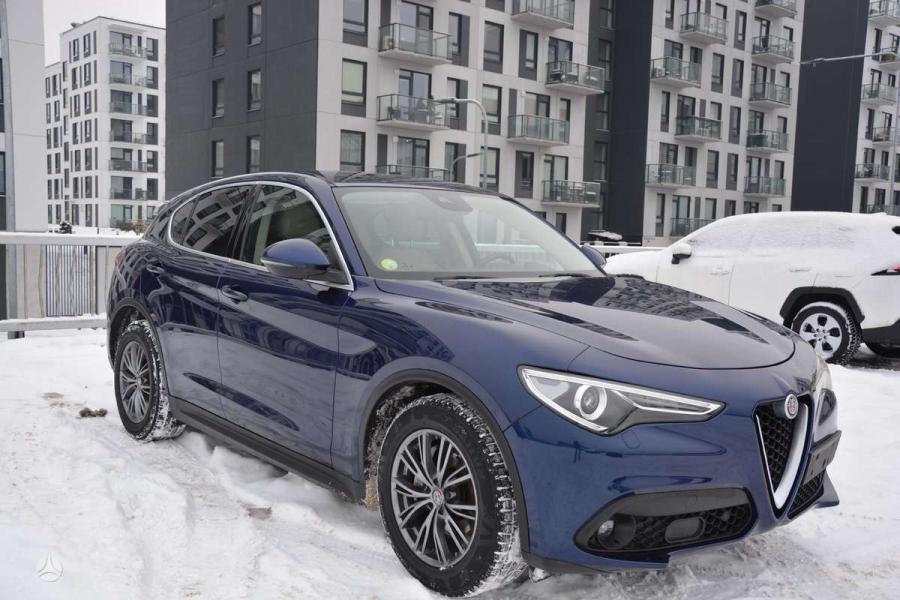 Blue Alfa Romeo Stelvio 2018 in Vilnius, with an engine capacity of 2.14 L and mileage of 143 thousand km for 15599 €, photo 2 on AUTOMOTO.COM.LV
