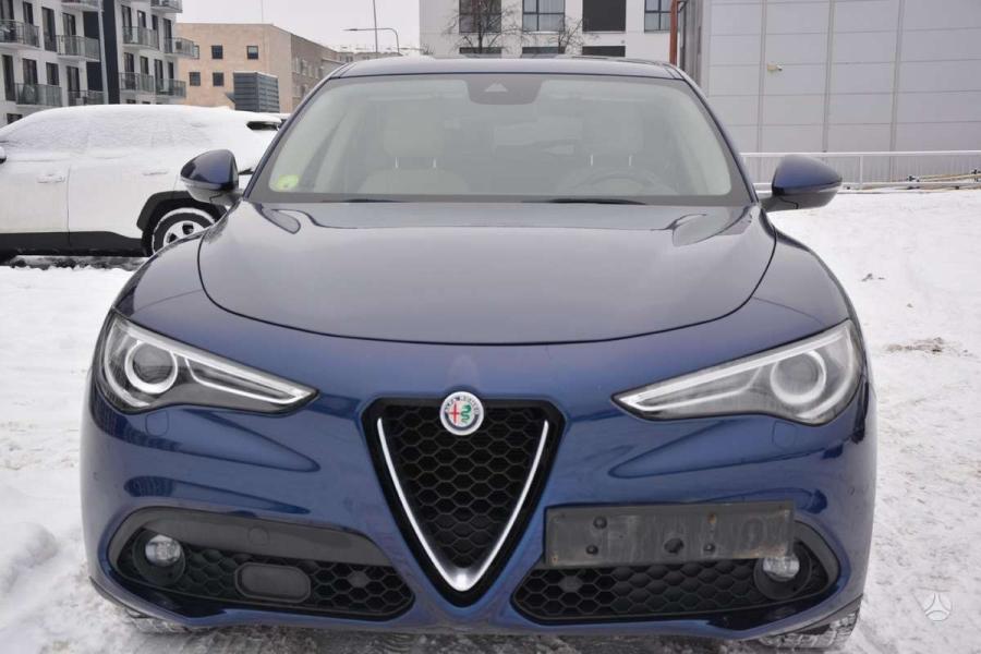 Blue Alfa Romeo Stelvio 2018 in Vilnius, with an engine capacity of 2.14 L and mileage of 143 thousand km for 15599 €, photo 5 on AUTOMOTO.COM.LV