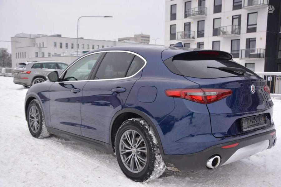 Blue Alfa Romeo Stelvio 2018 in Vilnius, with an engine capacity of 2.14 L and mileage of 143 thousand km for 15599 €, photo 8 on AUTOMOTO.COM.LV