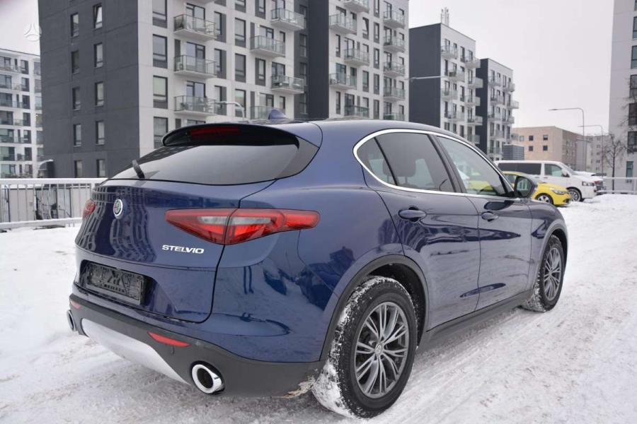 Blue Alfa Romeo Stelvio 2018 in Vilnius, with an engine capacity of 2.14 L and mileage of 143 thousand km for 15599 €, photo 12 on AUTOMOTO.COM.LV