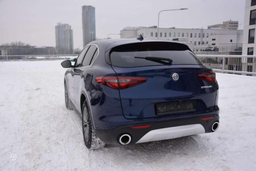 Blue Alfa Romeo Stelvio 2018 in Vilnius, with an engine capacity of 2.14 L and mileage of 143 thousand km for 15599 €, photo 13 on AUTOMOTO.COM.LV