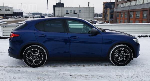 Zils Alfa Romeo Stelvio 2018 Rīga, ar dzinēja tilpumu 2.20 L un nobraukumu 169 tūkst. km par 19500 €, foto 4 vietnē AUTOMOTO.COM.LV