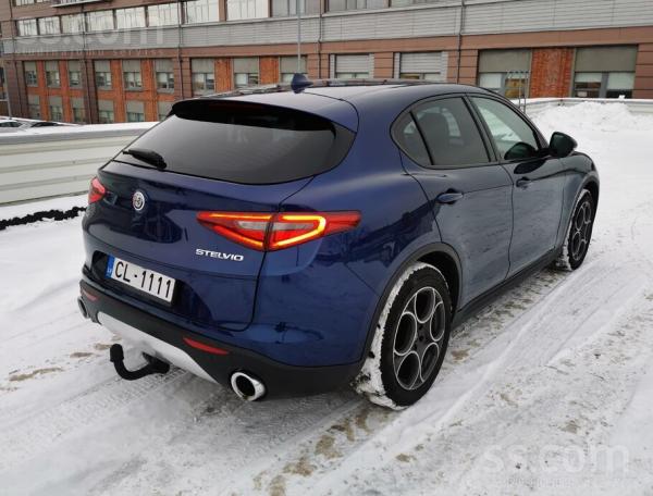 Zils Alfa Romeo Stelvio 2018 Rīga, ar dzinēja tilpumu 2.20 L un nobraukumu 169 tūkst. km par 19500 €, foto 5 vietnē AUTOMOTO.COM.LV