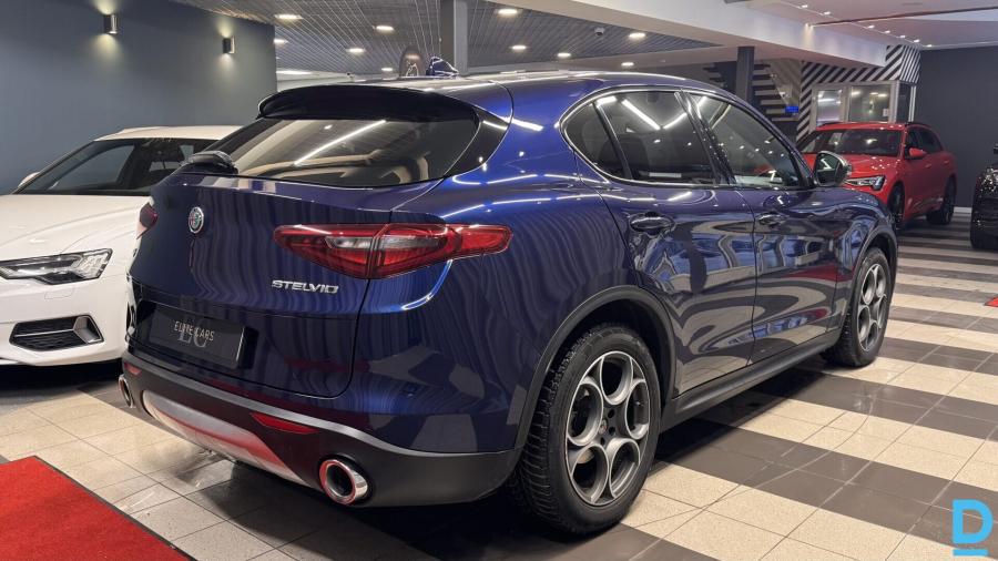 Zils Alfa Romeo Stelvio 2018 Mārupe, ar dzinēja tilpumu 2.20 L un nobraukumu 169 tūkst. km par 19990 €, foto 3 vietnē AUTOMOTO.COM.LV