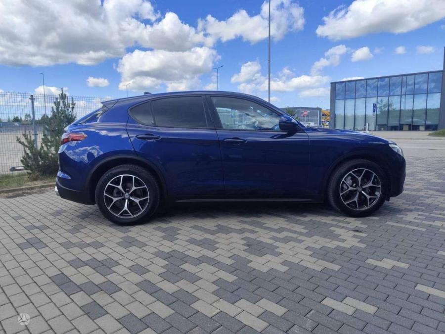 Blue Alfa Romeo Stelvio 2019 in Siauliai, with an engine capacity of 2.20 L and mileage of 205 thousand km for 12900 €, photo 11 on AUTOMOTO.COM.LV