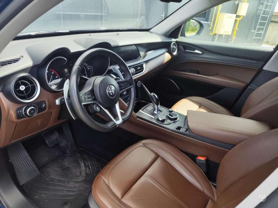 Blue Alfa Romeo Stelvio 2019 in Siauliai, with an engine capacity of 2.20 L and mileage of 205 thousand km for 12900 €, photo 18 on AUTOMOTO.COM.LV