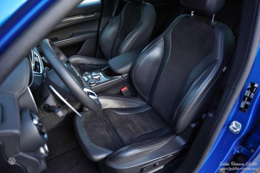Blue Alfa Romeo Stelvio 2019 in Vilnius, with an engine capacity of 2.89 L and mileage of 159 thousand km for 39950 €, photo 26 on AUTOMOTO.COM.LV