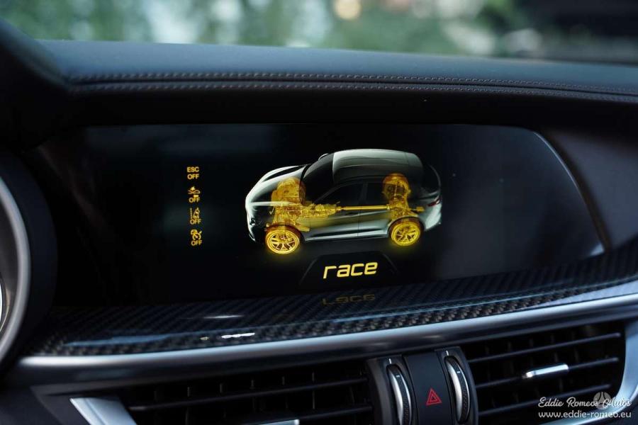 Blue Alfa Romeo Stelvio 2019 in Vilnius, with an engine capacity of 2.89 L and mileage of 159 thousand km for 39950 €, photo 31 on AUTOMOTO.COM.LV
