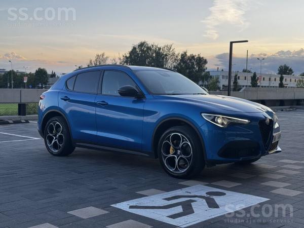Синий Альфа Ромео Стелвио 2019 в Рига, объемом двигателя 2.00 л и пробегом 117 тыс. км за 25900 €, фото 2 на AUTOMOTO.COM.LV