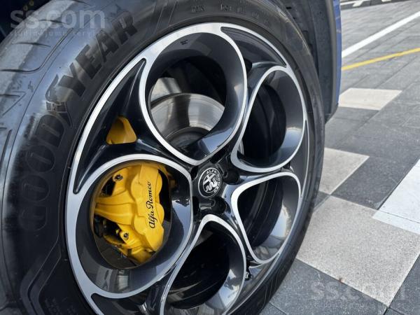 Синий Альфа Ромео Стелвио 2019 в Рига, объемом двигателя 2.00 л и пробегом 117 тыс. км за 25900 €, фото 6 на AUTOMOTO.COM.LV