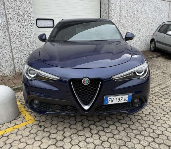 Альфа Ромео Стелвио 2019 в Шяуляй на AUTOMOTO.COM.LV Синий Альфа Ромео Стелвио 2019 в Шяуляй, объемом двигателя 2.14 л и пробегом 137 тыс. км за 8900 €, фото 3 на AUTOMOTO.COM.LV