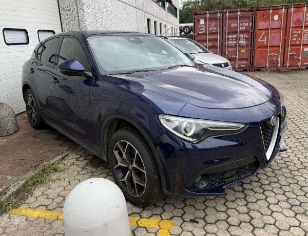Альфа Ромео Стелвио 2019 в Шяуляй на AUTOMOTO.COM.LV Синий Альфа Ромео Стелвио 2019 в Шяуляй, объемом двигателя 2.14 л и пробегом 137 тыс. км за 8900 €, фото 4 на AUTOMOTO.COM.LV